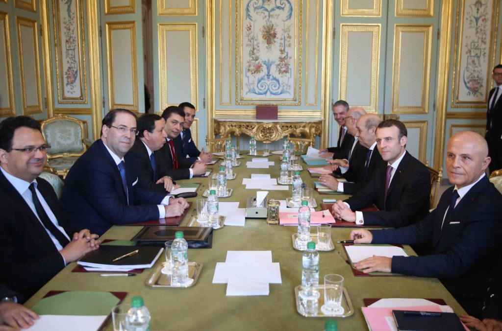 Tout ce qu'il faut savoir sur la rencontre entre Chahed et Macron ...