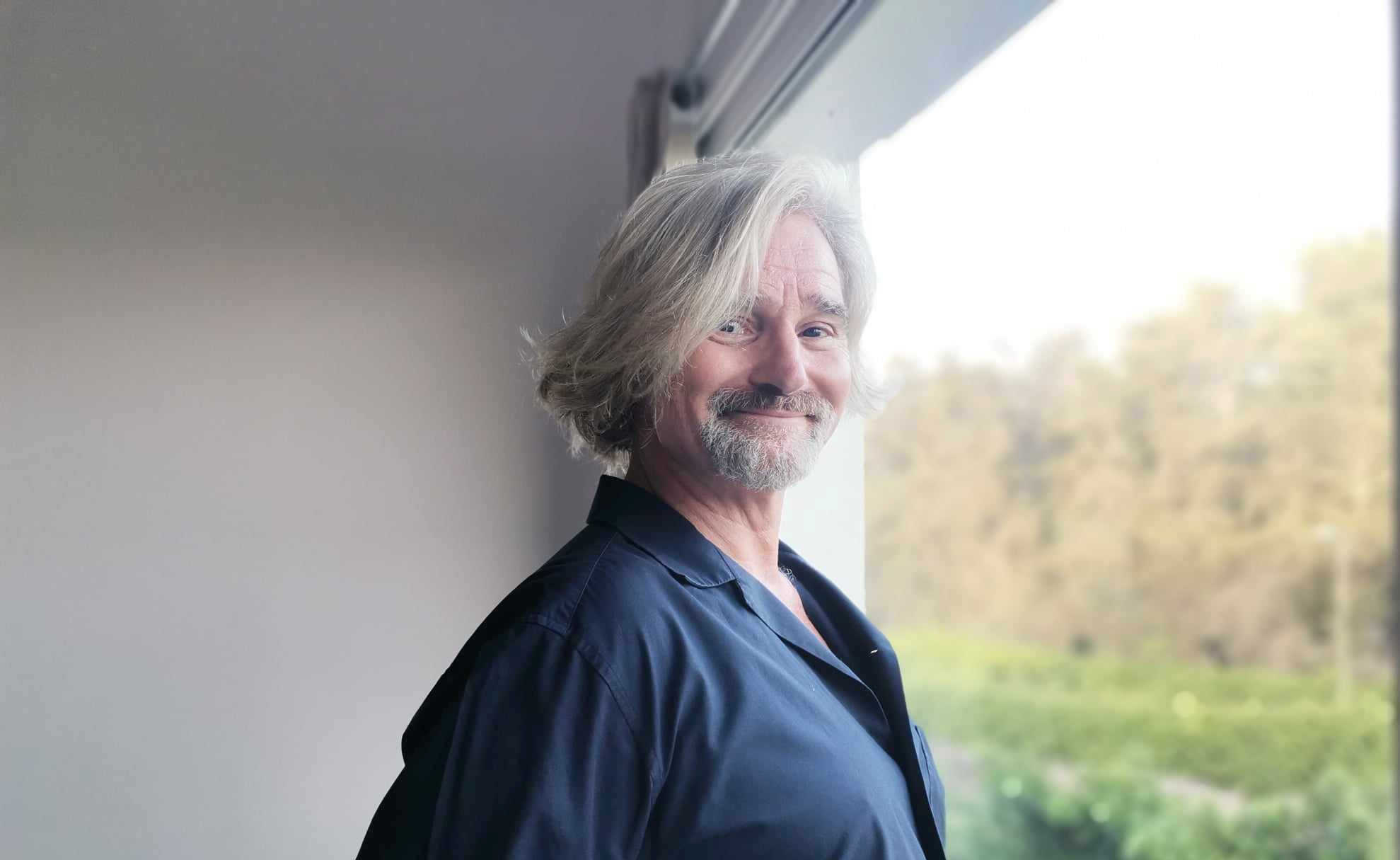 Embrasser le chaos : Damien Acoca et son approche émotionnelle du ...